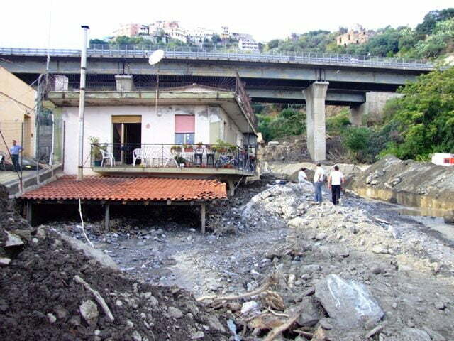 Alluvione di Messina, le tragiche immagini del disastro di tre anni fa ...