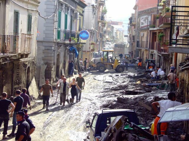 Alluvione di Messina, le tragiche immagini del disastro di tre anni fa ...