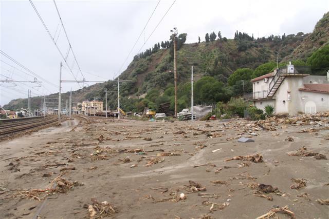 Alluvione di Messina, le tragiche immagini del disastro di tre anni fa ...
