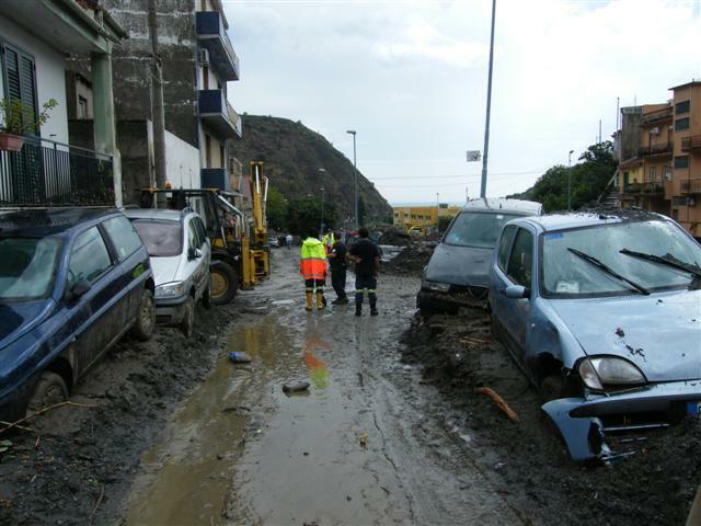 Alluvione di Messina, le tragiche immagini del disastro di tre anni fa ...