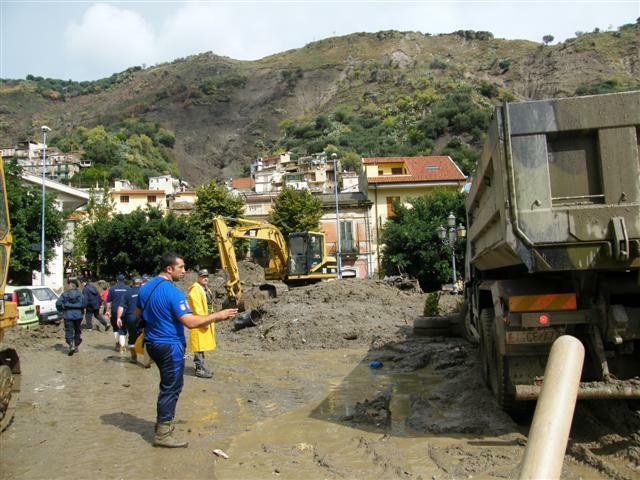 Alluvione di Messina, le tragiche immagini del disastro di tre anni fa ...