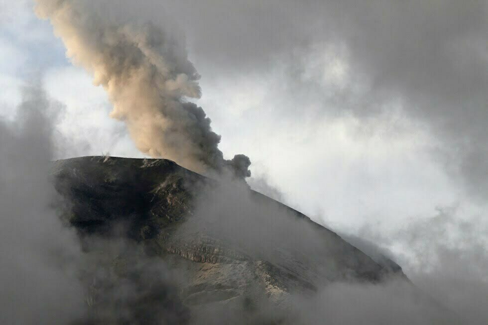 Ecuador: straordinarie foto e video del vulcano Tungurahua in eruzione
