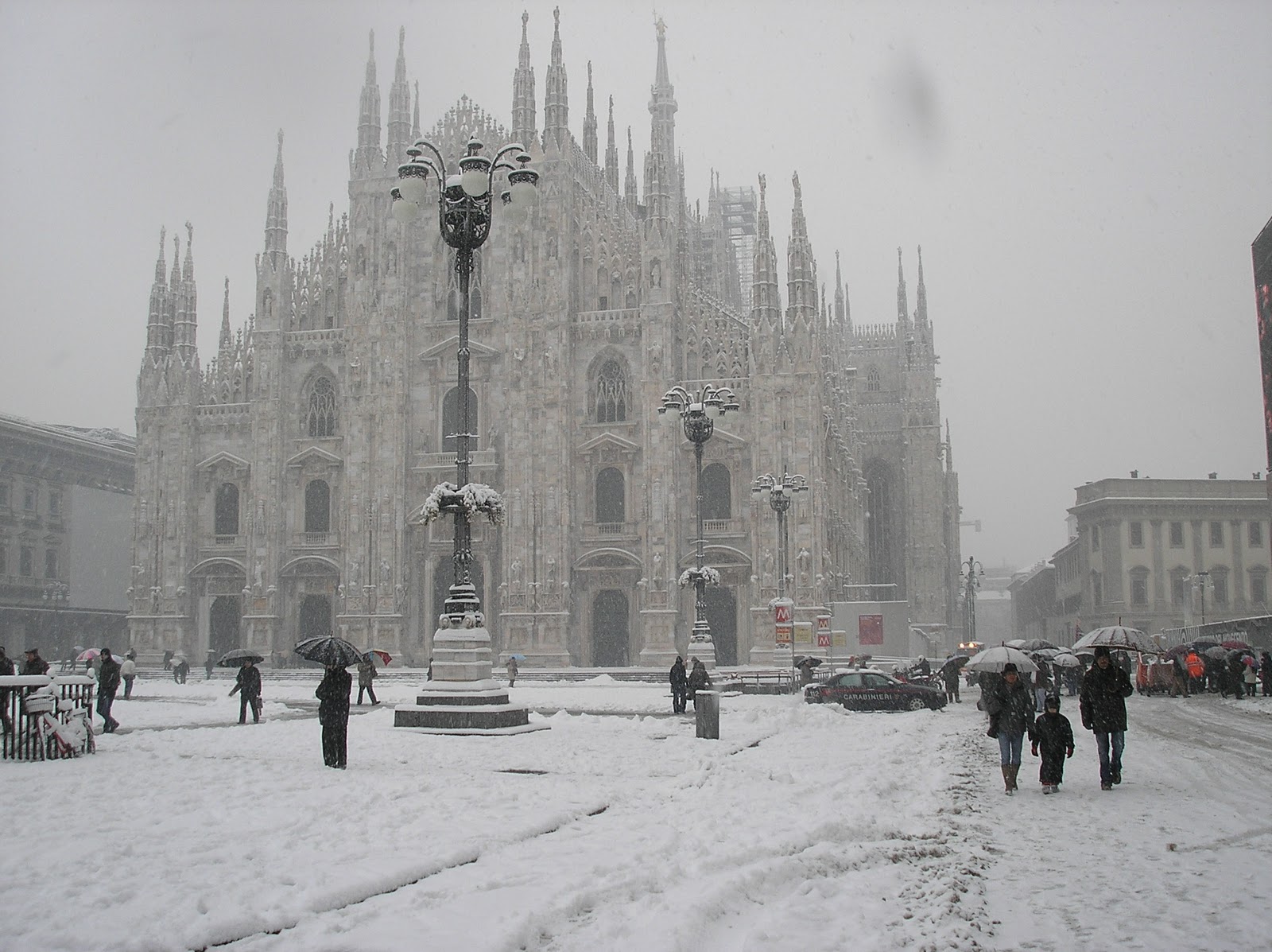 Continua a nevicare su Milano, fenomeni in attenuazione dalla tarda serata