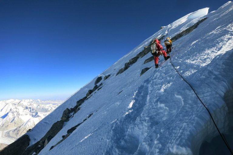 Festa-super in Nepal per i 60 anni dalla prima scalata dell'Everest ...