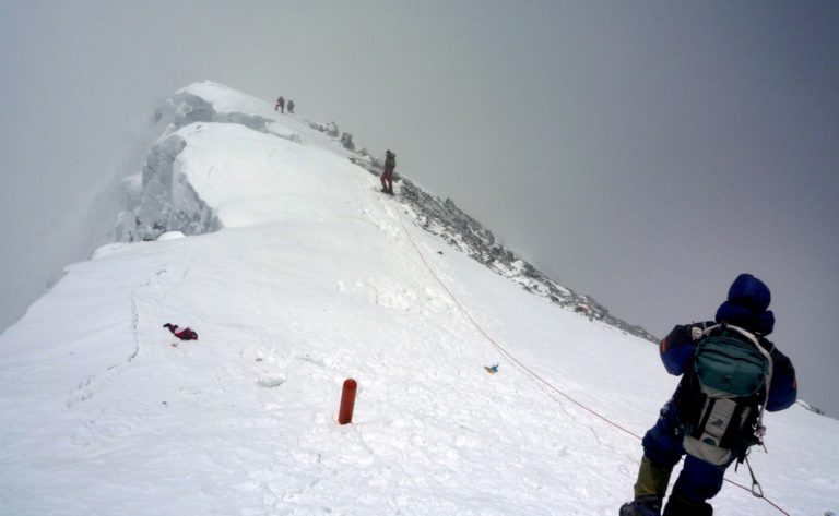 Festa-super in Nepal per i 60 anni dalla prima scalata dell'Everest ...