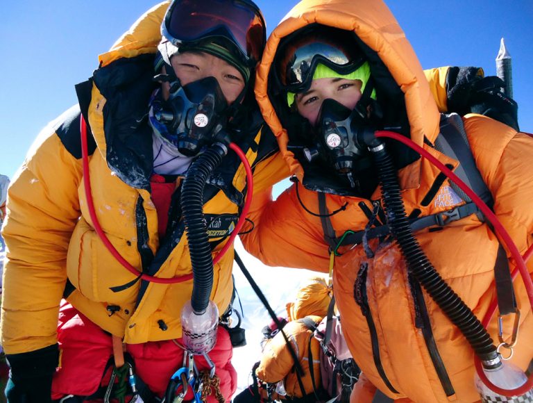 Festa-super in Nepal per i 60 anni dalla prima scalata dell'Everest ...
