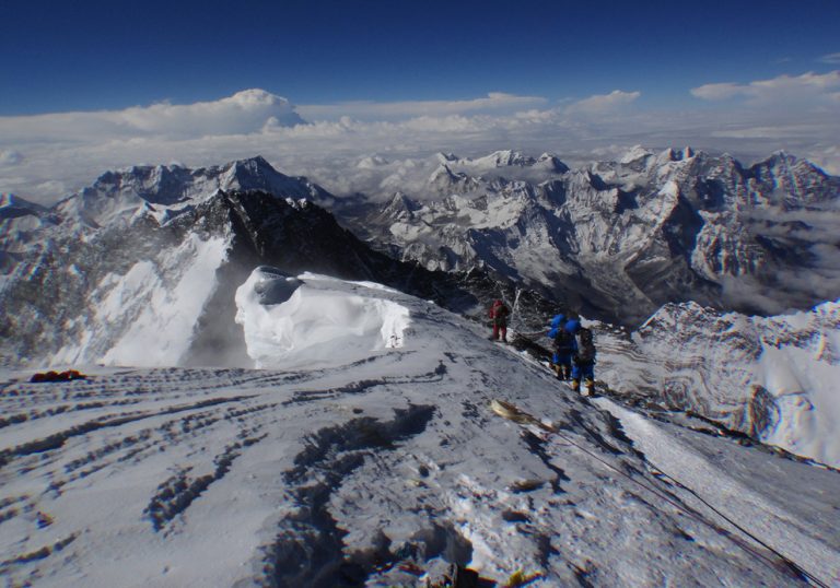 Festa-super in Nepal per i 60 anni dalla prima scalata dell'Everest ...