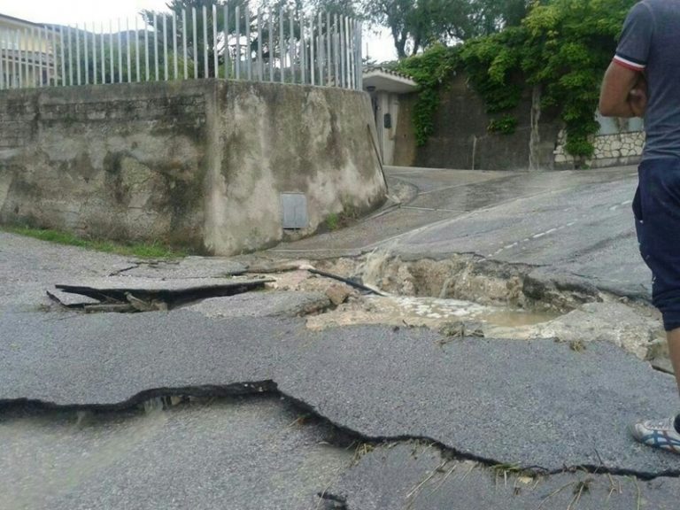 Incredibili foto della violenta grandinata di oggi pomeriggio a Cervaro ...
