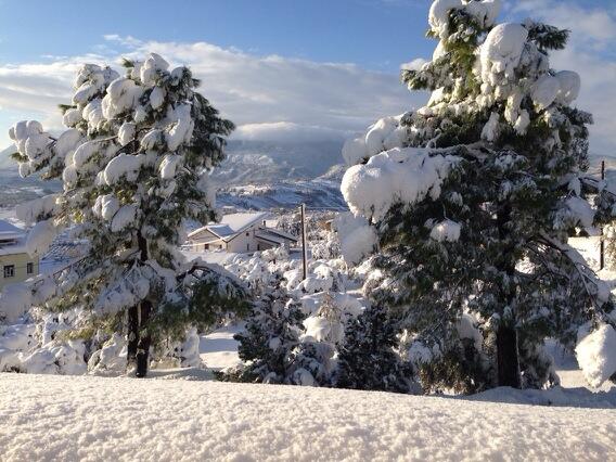 Maltempo in Abruzzo, la Conca di Sulmona sepolta dalla neve: scuole ...