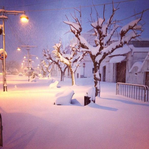 Puglia sommersa da una nevicata storica: oltre mezzo metro sui trulli ...