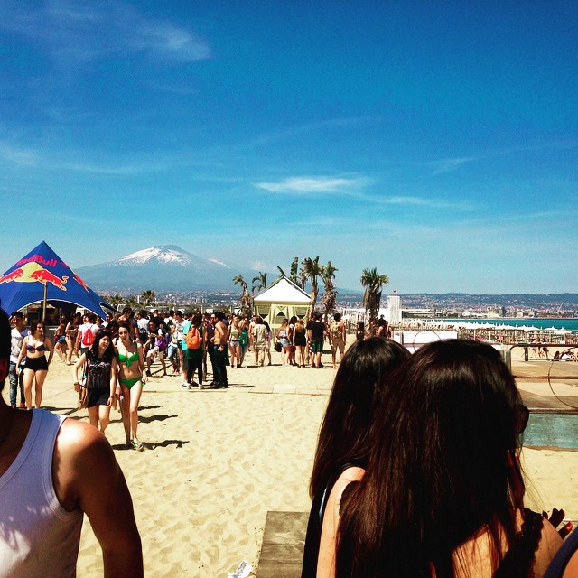 1 maggio: sole, caldo e primi bagni a Catania