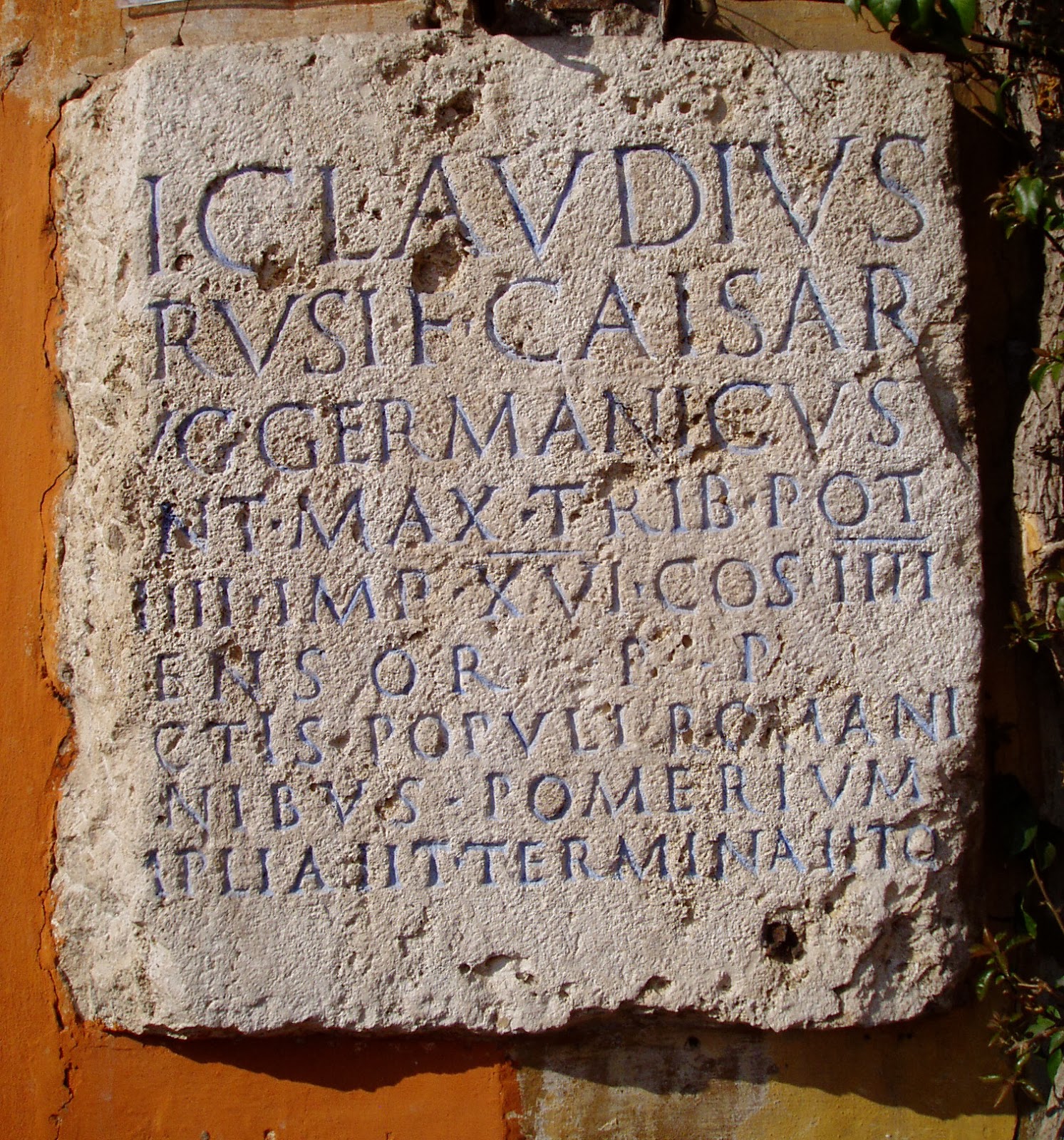 Archeologia: scoperto a Crotone un blocco calcareo con antica epigrafe