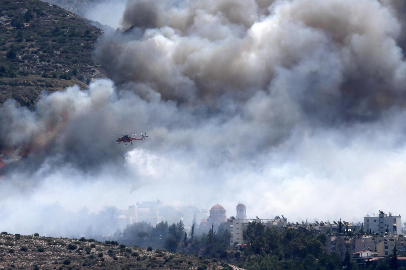 Grecia: spento l'incendio di Atene, emergenza rientrata