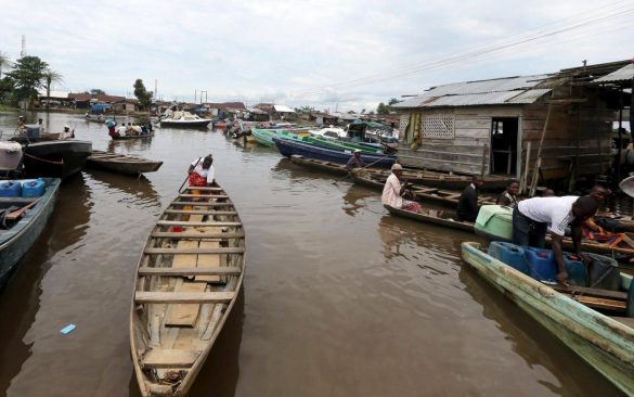 Petrolio, inquinamento e povertà nel Delta del Niger [FOTO]