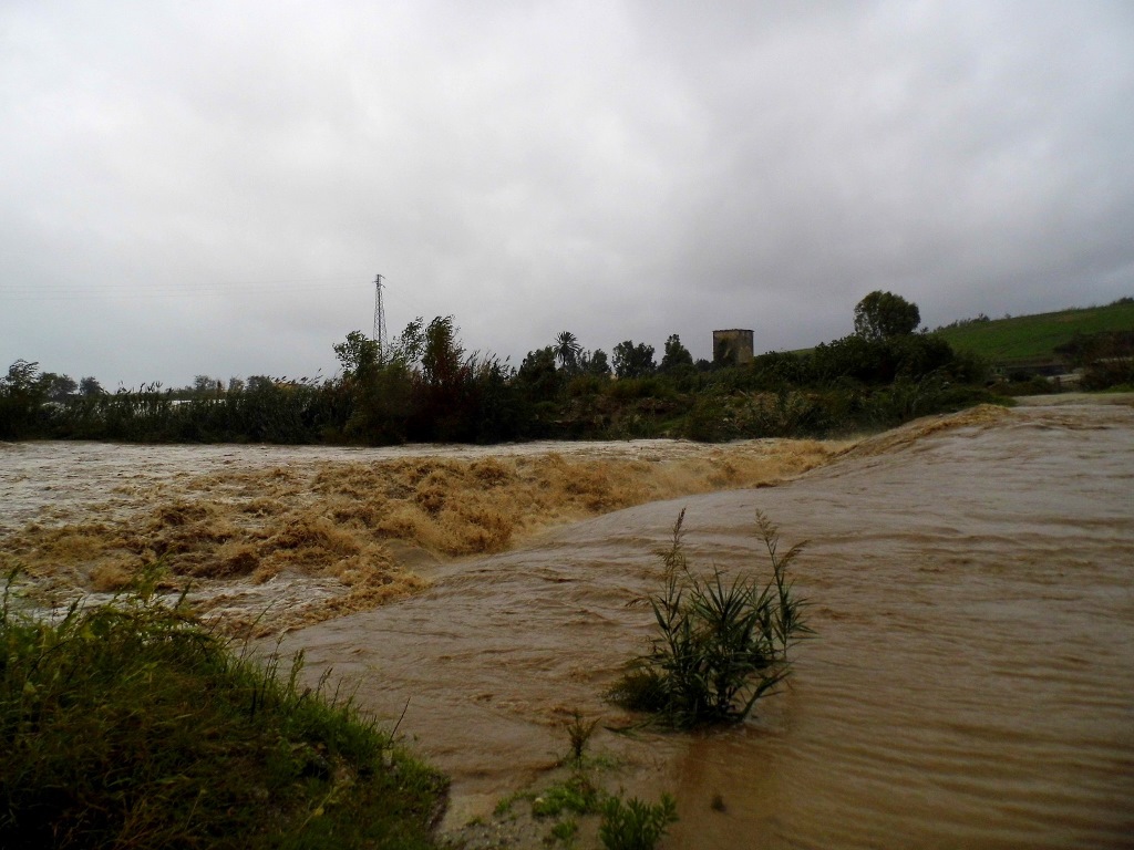 Maltempo in Calabria, 600mm sulle Serre: le spaventose FOTO dei fiumi ...