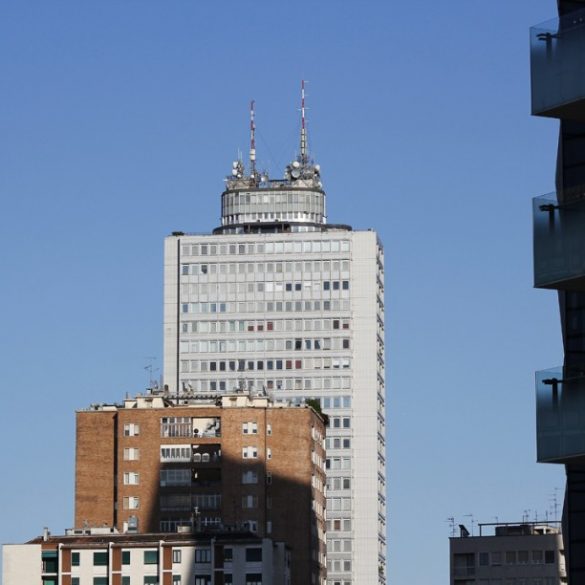 Milano, sole e caldo per il 2° giorno consecutivo [FOTO]