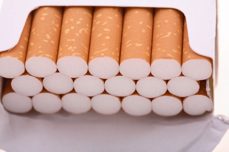 Fumo: 50mila cittadini hanno firmato per aumentare di 5 euro il costo ...