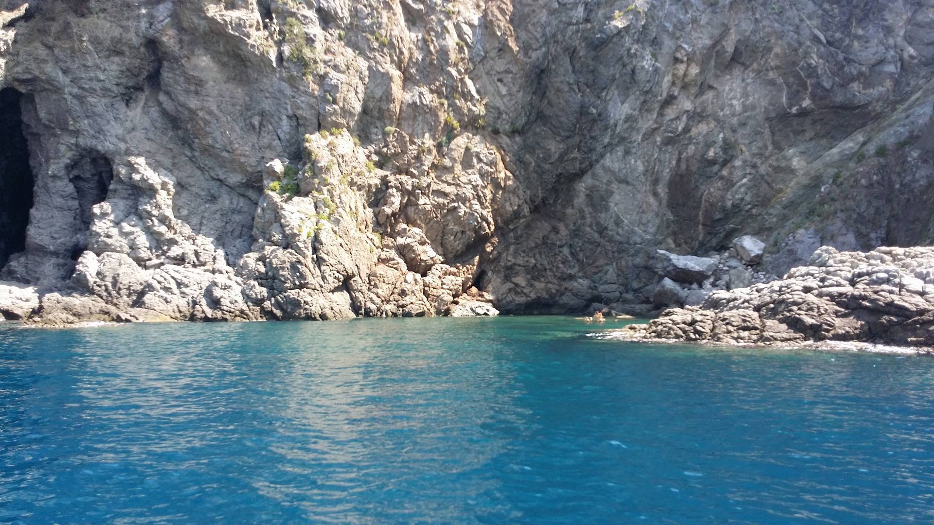 Cala Janculla, la spiaggia più bella d'Italia muore per le barbarie ...