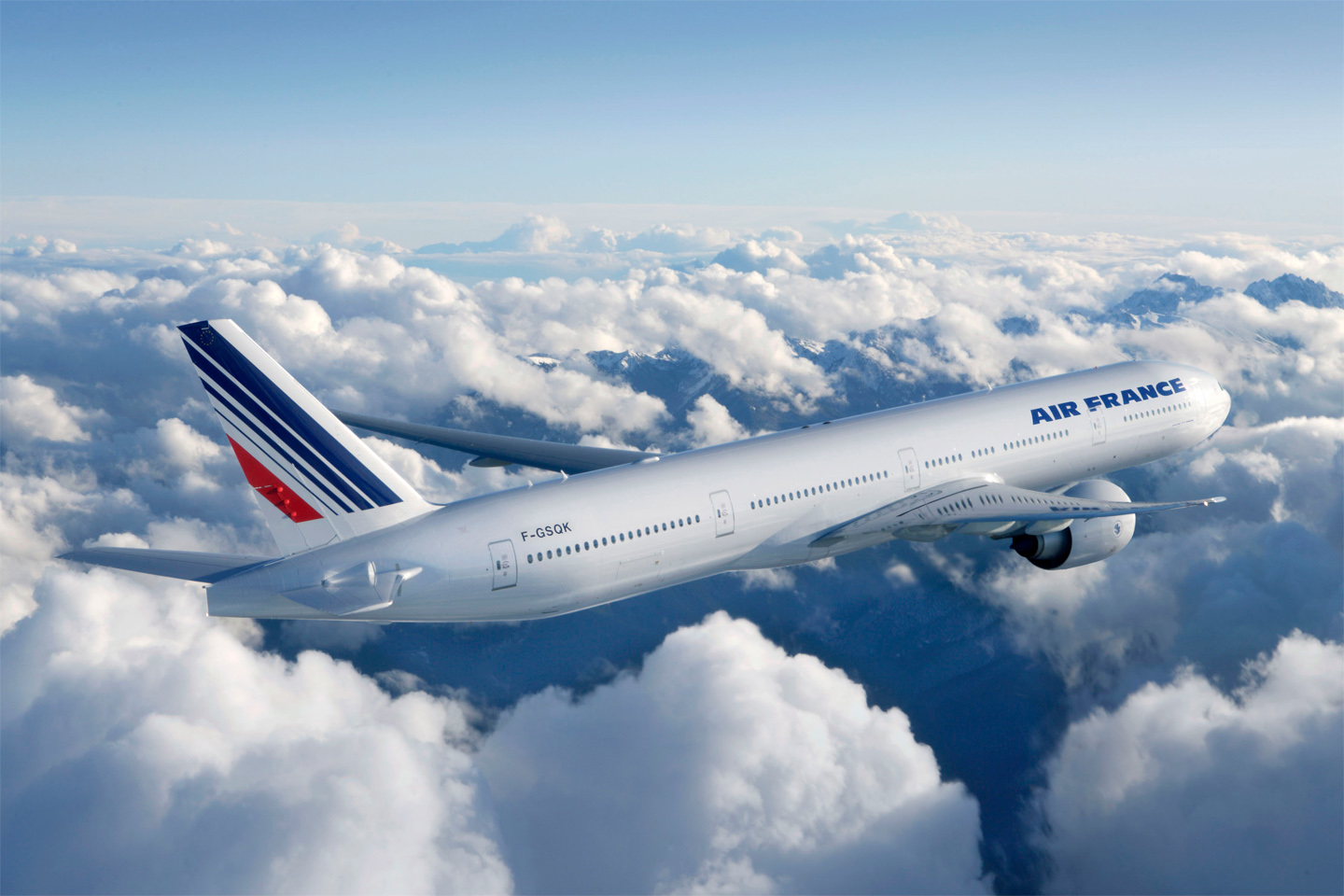 Paura a bordo di un aereo Air France: il motore esplode in volo