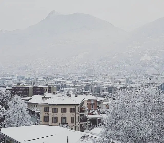 Spettacolare nevicata a Lugano: scenario da fiaba con la neve sul Lago ...
