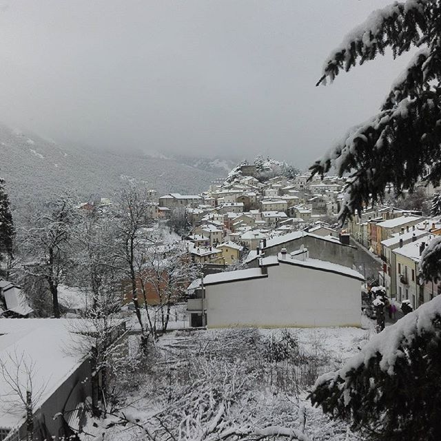 Neve, che spettacolo oggi a Ovindoli: prima la bufera, poi un tramonto ...