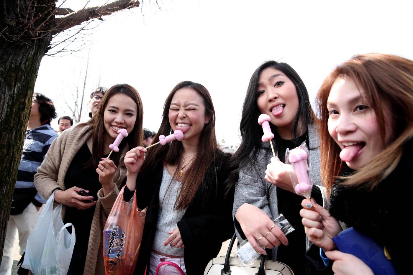 Il Giappone celebra il "Kanamara Matsuri", il Festival del Fallo di ...