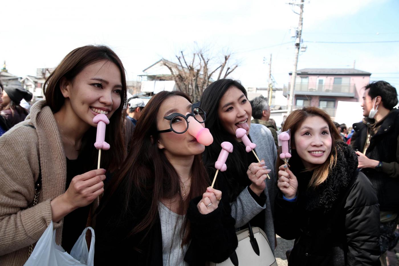 Il Giappone celebra il "Kanamara Matsuri", il Festival del Fallo di ...