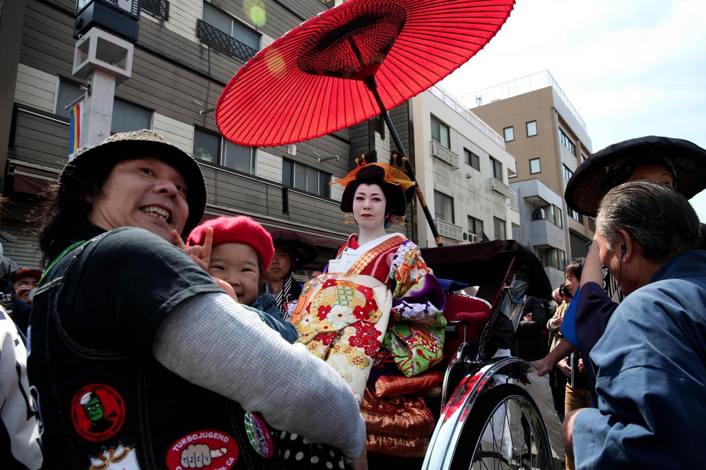 Il Giappone celebra il "Kanamara Matsuri", il Festival del Fallo di ...