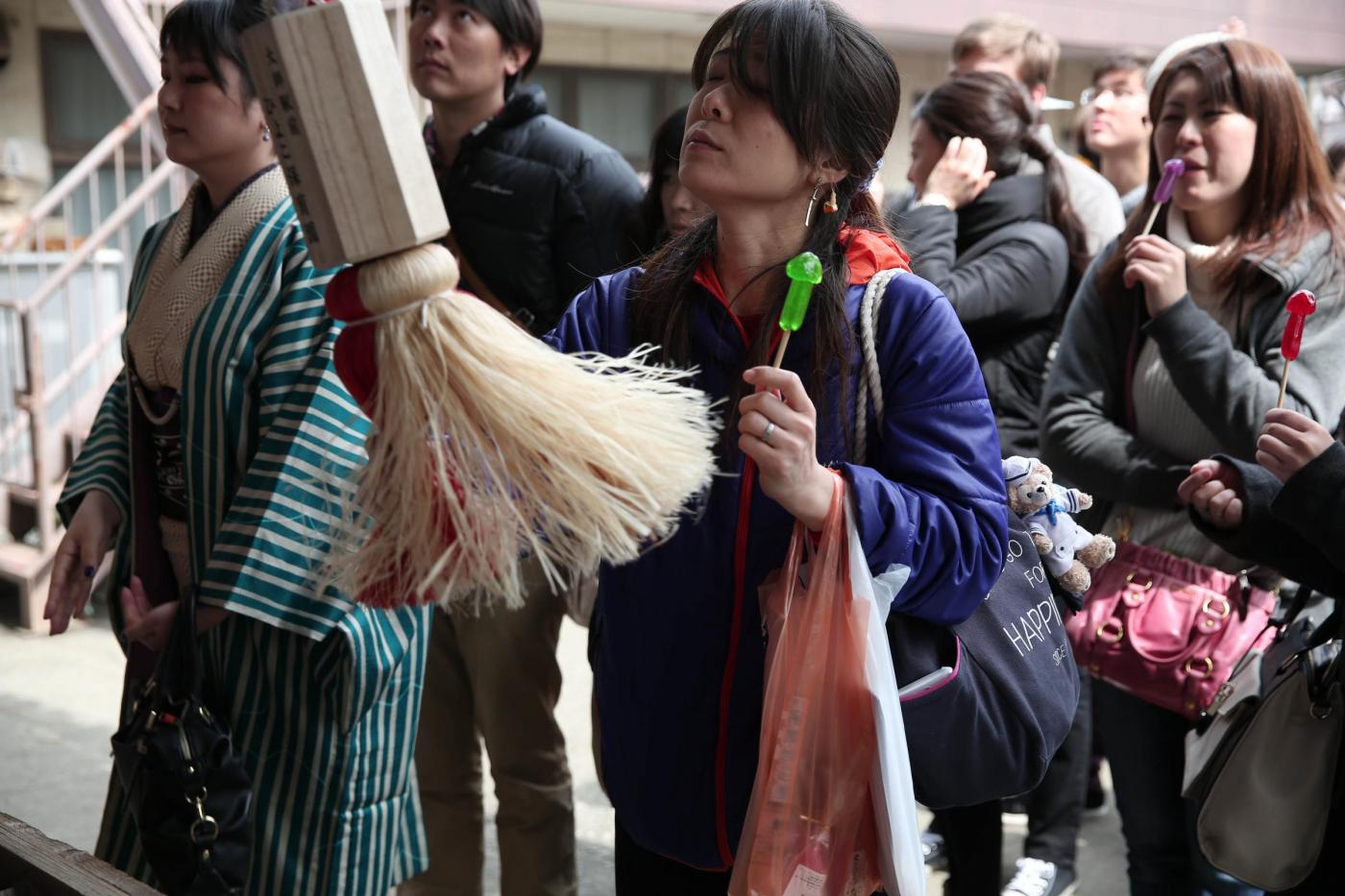 Il Giappone celebra il "Kanamara Matsuri", il Festival del Fallo di ...