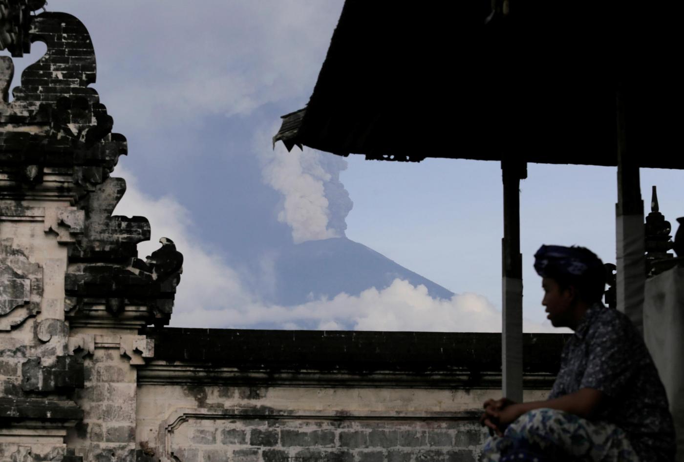 Allarme a Bali, erutta il vulcano Agung: "L'eruzione potrebbe durare ...