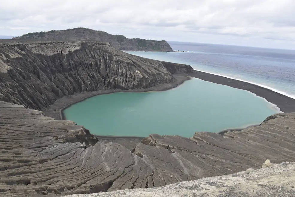 Tonga, la nuova isola vulcanica emersa a dicembre 2014 potrebbe ...