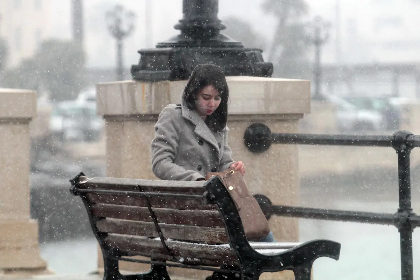 Neve e gelo in Puglia: anche Bari imbiancata, si gioca sulla spiaggia ...