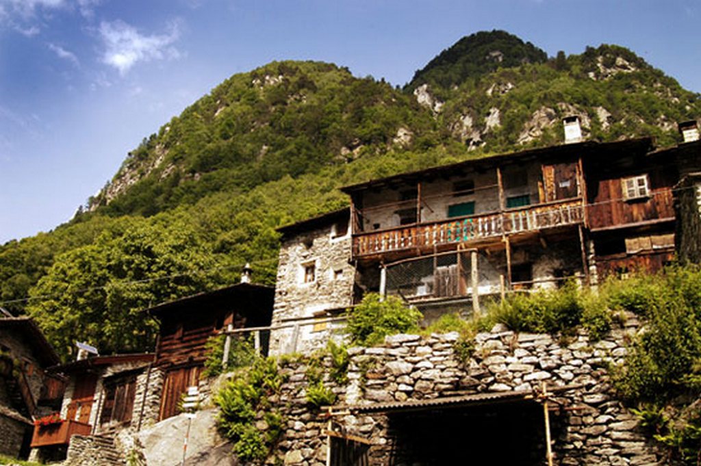 Savogno: un incantevole borgo fantasma ricco di attrattive e leggende ...