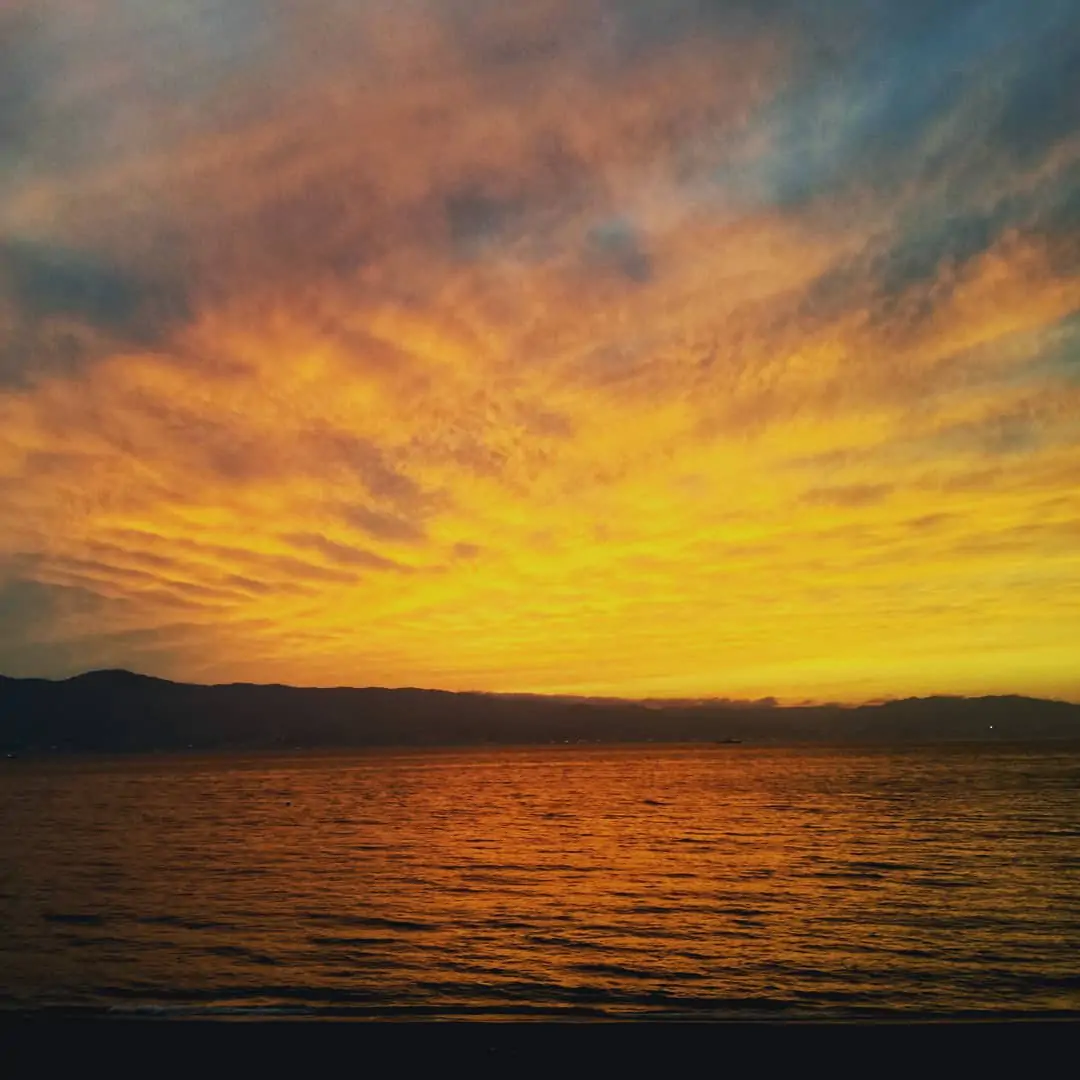 Tramonto spettacolare sullo Stretto di Messina: le FOTO mozzafiato da ...