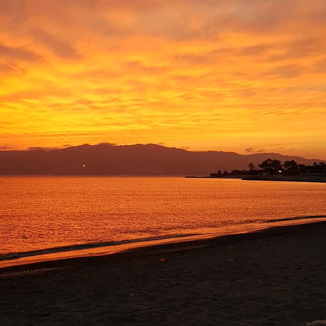 Tramonto spettacolare sullo Stretto di Messina: le FOTO mozzafiato da ...