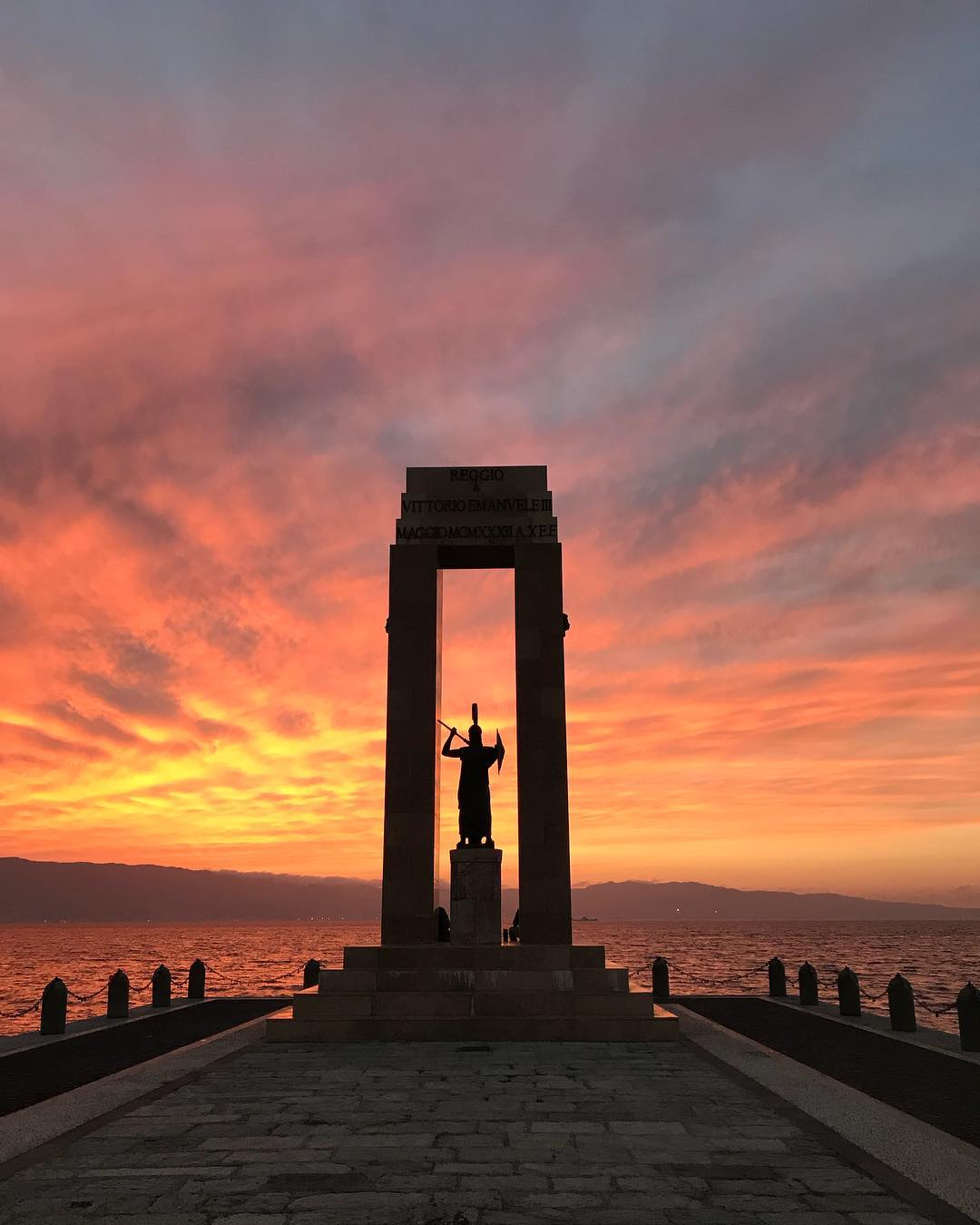 Tramonto spettacolare sullo Stretto di Messina: le FOTO mozzafiato da ...