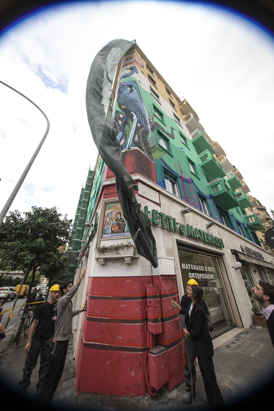 Murales che assorbono lo smog: inaugurato oggi in Italia il più grande ...