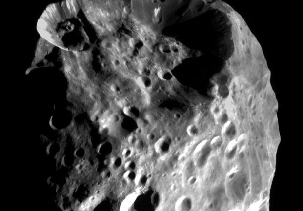 Astronomia: l'identikit di Febe, luna di Saturno con acqua "rinforzata"