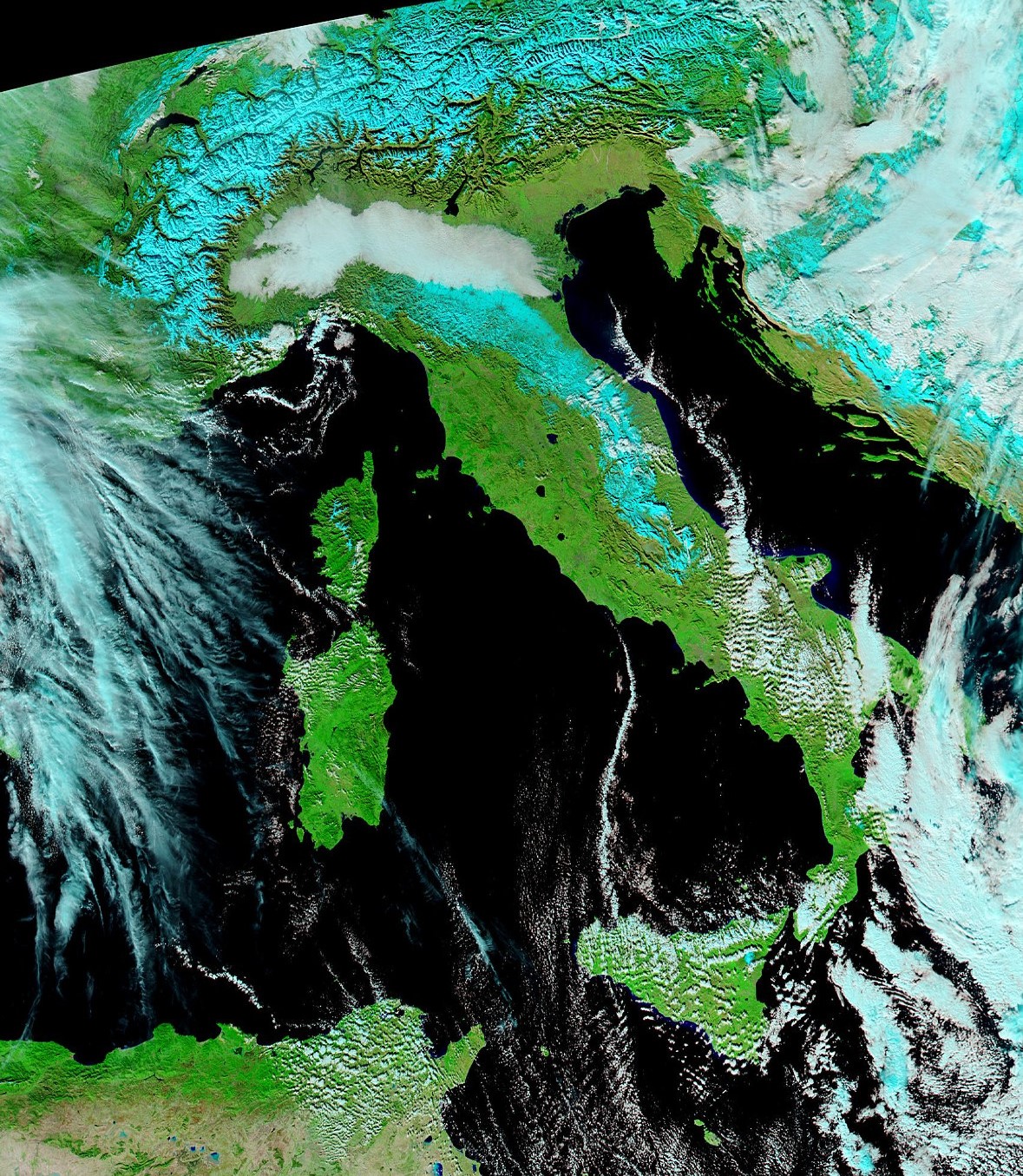 Dai satelliti NASA lo straordinario spettacolo di Appennino e pianura ...