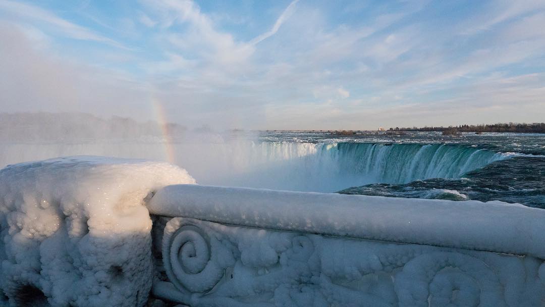 Ondata di gelo negli USA: ghiacciate le cascate del Niagara [GALLERY]