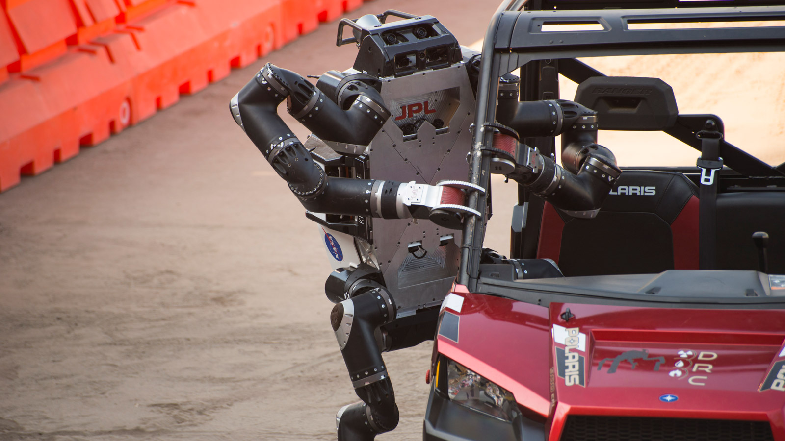 RoboSimian: la sensibilità della mana robotica affinata dai ricercatori ...
