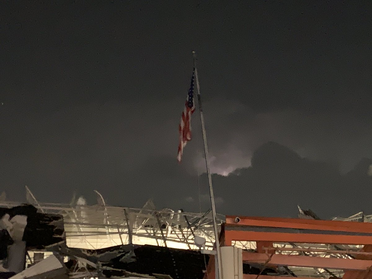 Meteo, scia di distruzione a Dallas dopo un grande tornado: gravi danni ...