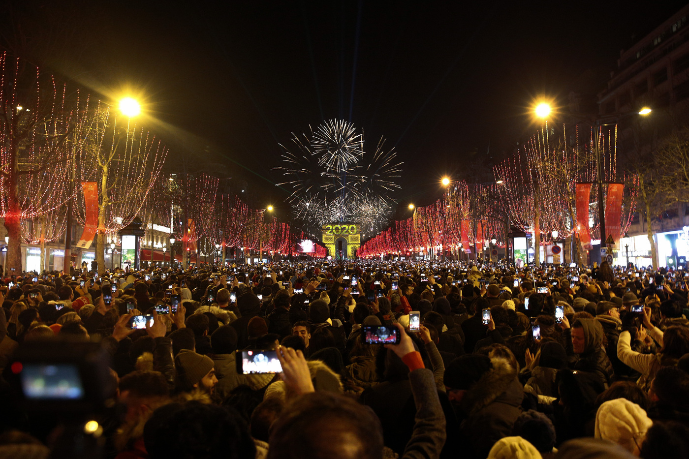 Capodanno 2020, i festeggiamenti sugli Champs Elysees: tutte le ...