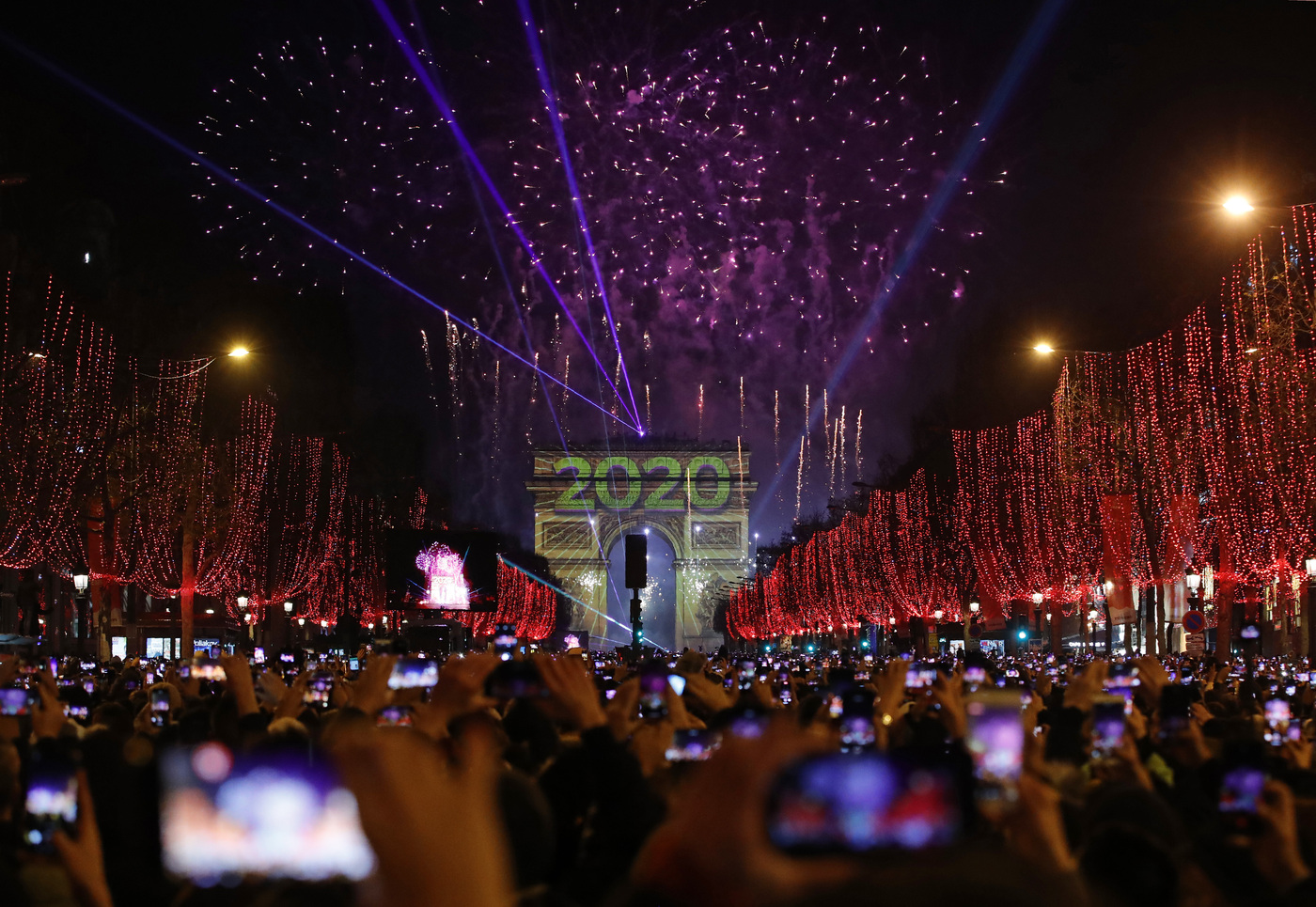 Capodanno 2020, i festeggiamenti sugli Champs Elysees: tutte le ...