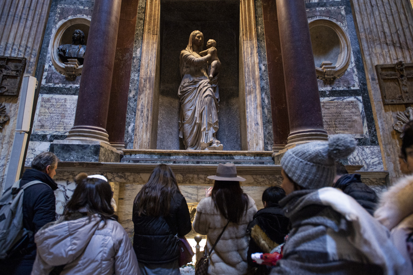 Raffaello, una rosa rossa apre le celebrazioni per i 500 anni dalla sua ...