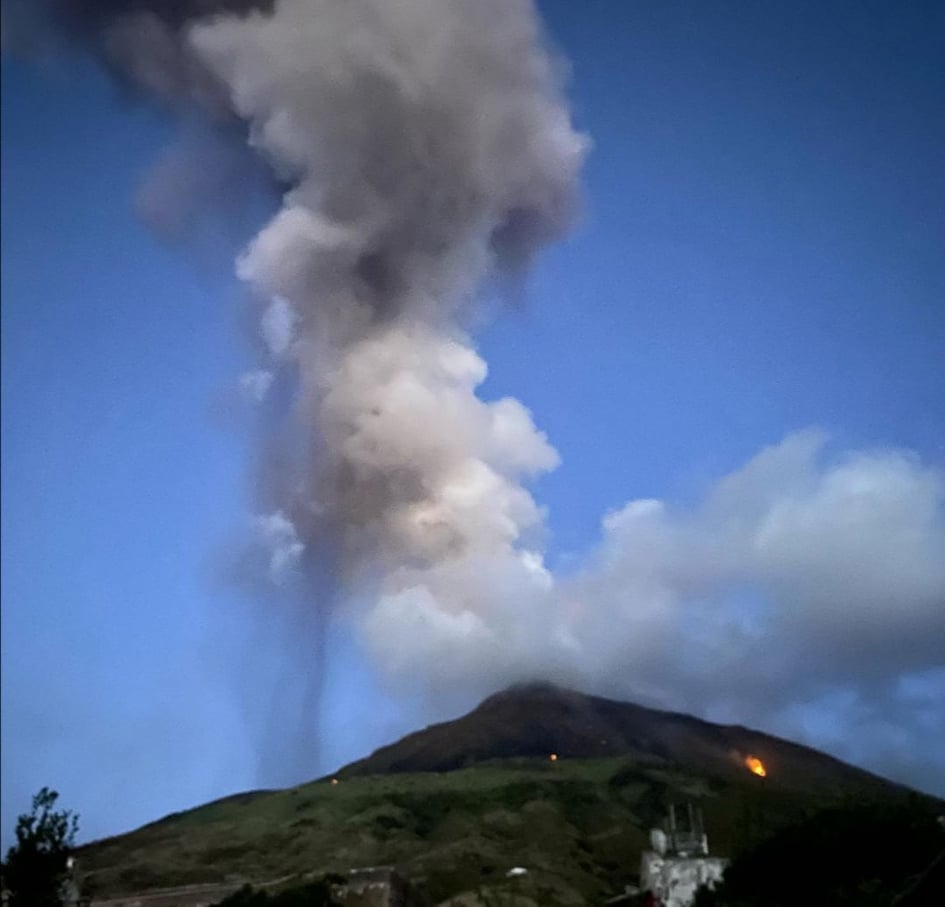 Stromboli, il parroco: "Siamo abituati a convivere con i boati, gli ...