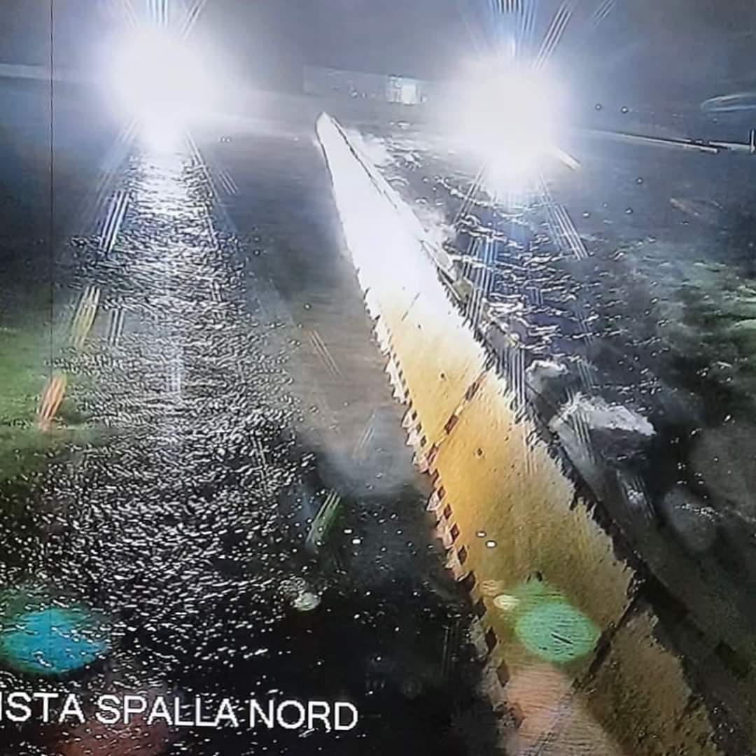 Acqua alta, il Mose protegge Venezia: la città lagunare è all'asciutto ...