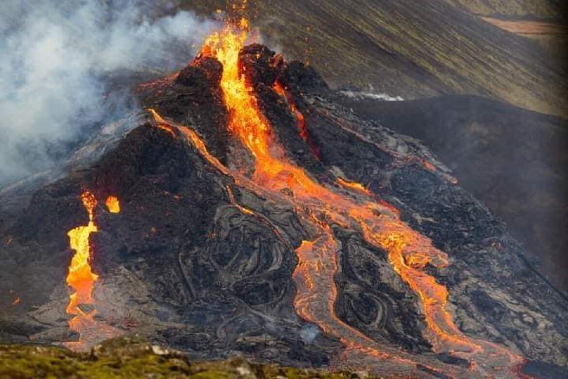 Islanda, continua l’eruzione del vulcano Fagradalsfjall: spettacolari ...