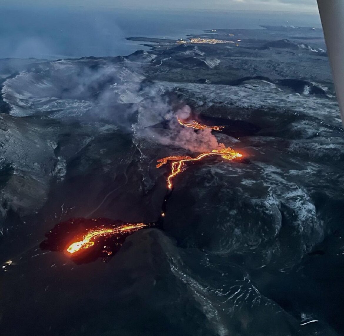 Islanda, si aprono nuove fessure intorno al vulcano Fagradalsfjall ...