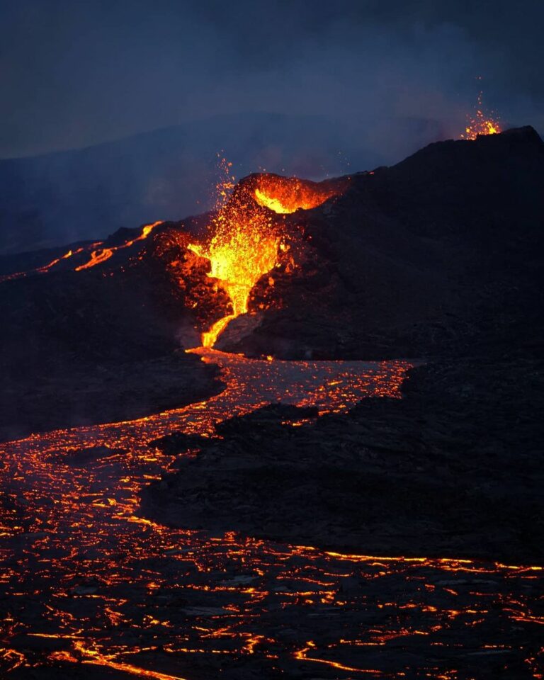 Islanda, l’eruzione del vulcano Fagradalsfjall diventa più esplosiva ...